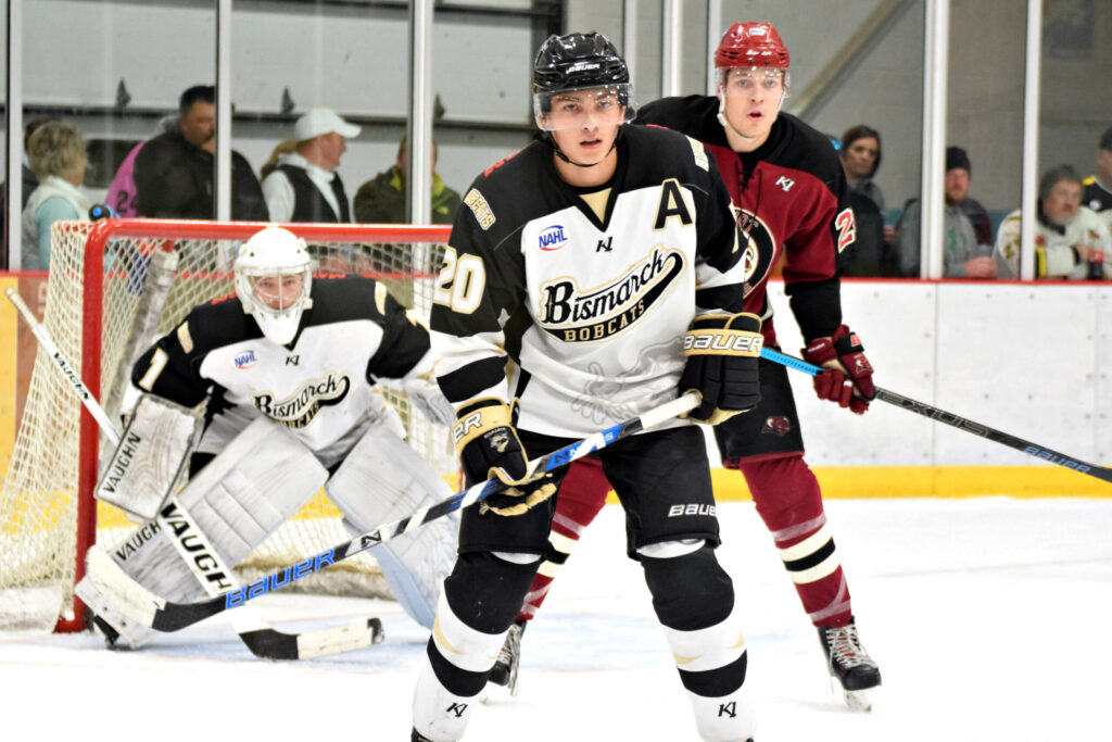 Sam Malinski Signs With Avalanche - BISMARCK BOBCATS
