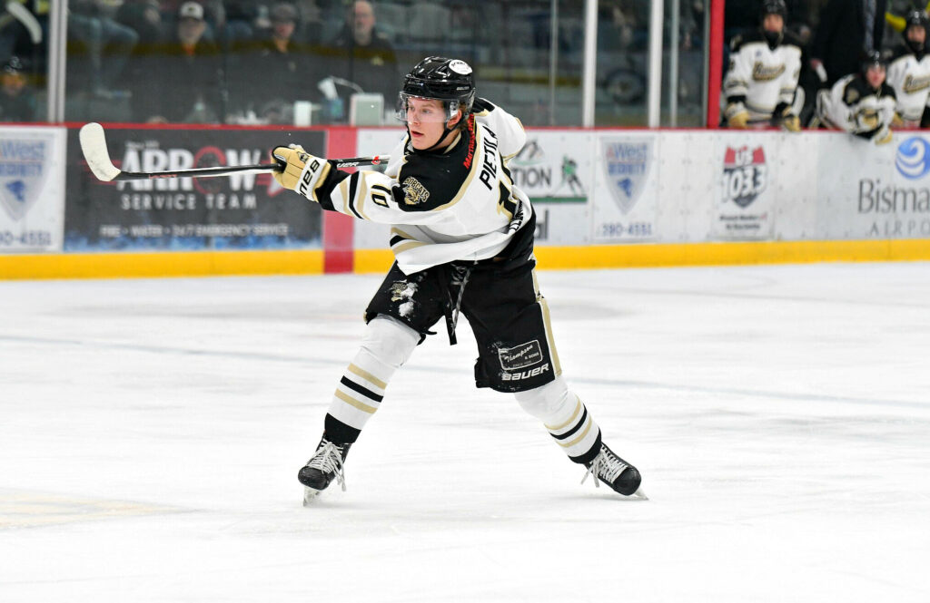 Bobcats Sweep Series @ St. Cloud, Regain 1st Place - BISMARCK BOBCATS